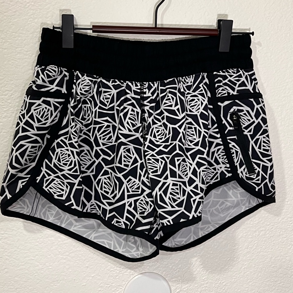 Lululemon Shorts Black And White Pattern - Gem